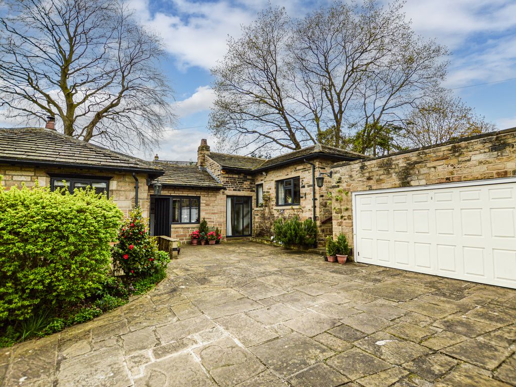 3 Bed Detached Bungalow For Sale In Pinfold Lane Mirfield Wf14 £