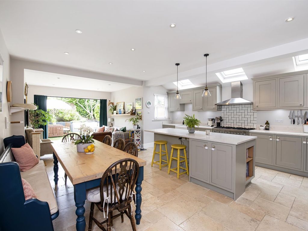 2 bed flat for sale in Leghorn Road, London NW10 - Zoopla