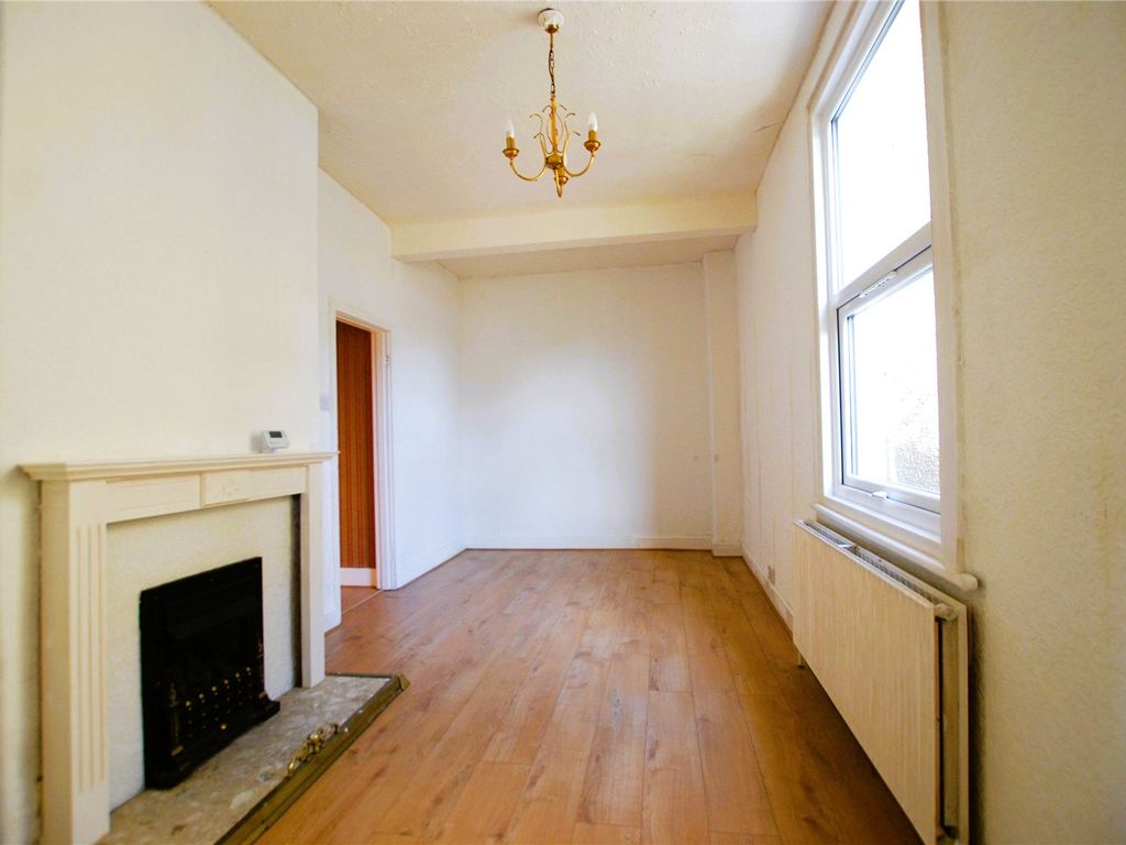 2 bed flat to rent in Percy Road, Mitcham CR4, £1,598 pcm - Zoopla