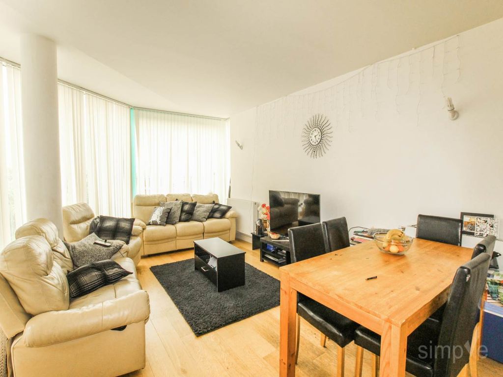 3 bed flat to rent in Cardinal Building, Station Approach, Hayes UB3 ...