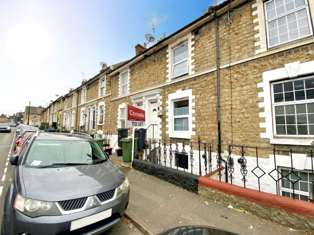 3 Bed Terraced House To Rent In John Street Maidstone Me14 £1 300 Pcm