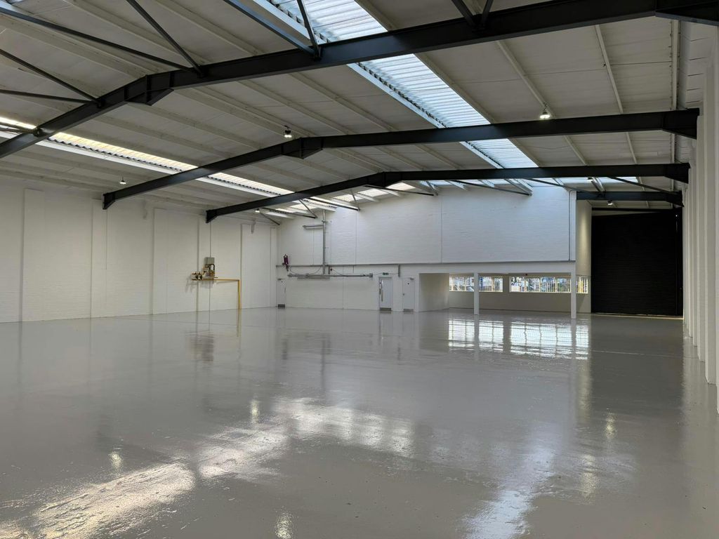 Industrial to let in Mitcham Industrial Estate, Mitcham CR4, £255,000 ...