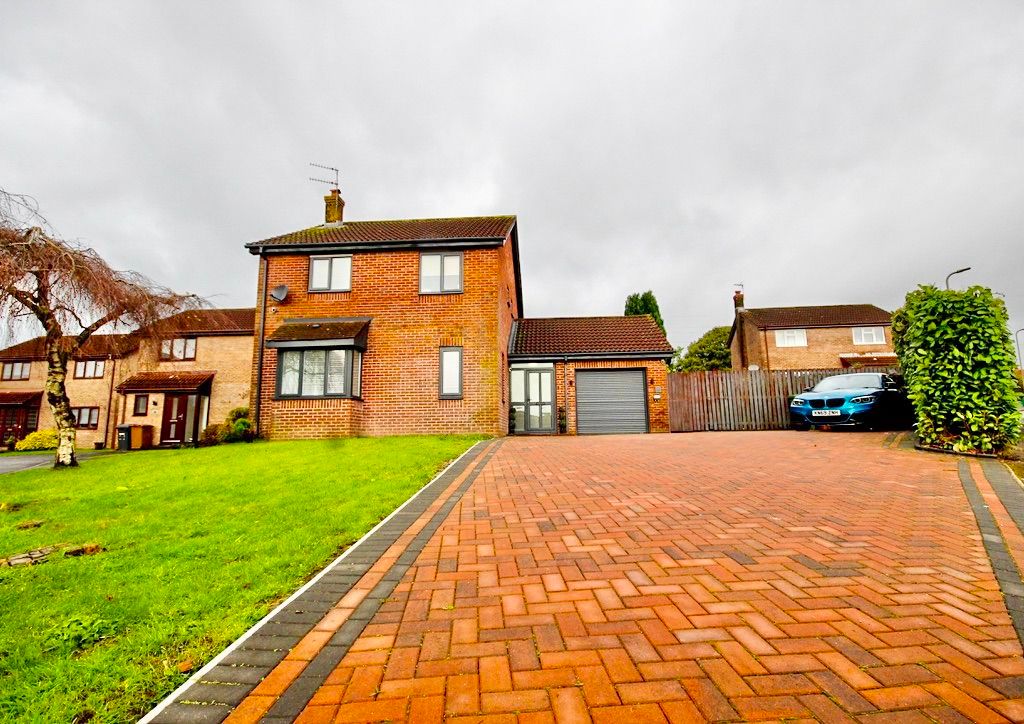 4 Bed Detached House For Sale In Beaumaris Way Grove Park Blackwood