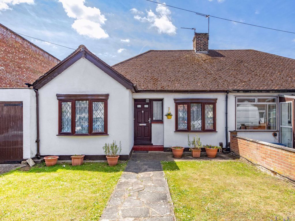 3 Bed Bungalow For Sale In Waverley Avenue Whitton Twickenham Tw2