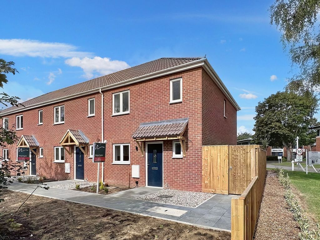 2 bed property to rent in Majors Road, Watchfield SN6, £1,400 pcm - Zoopla