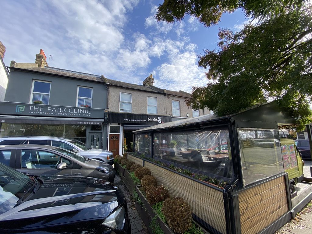 2 bed flat for sale in Durham Road, London SW20 - Zoopla