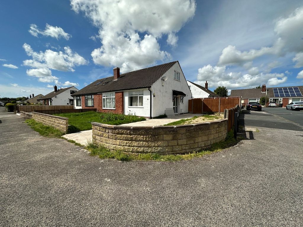 3 Bed Bungalow For Sale In Oxford Road Fulwood Preston Pr2 £180 000