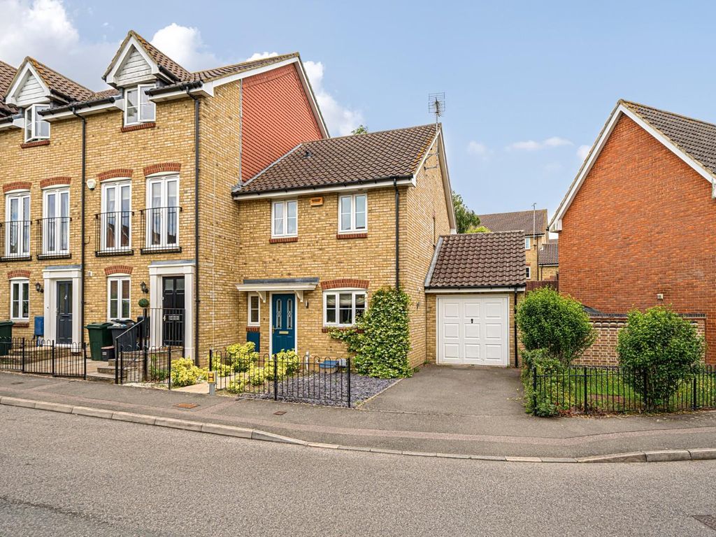 3 Bed End Terrace House For Sale In Guernsey Way Kennington Ashford
