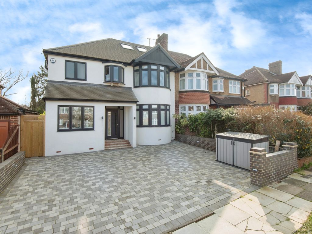 4 Bed Semi Detached House For Sale In Forest Side Worcester Park Kt4
