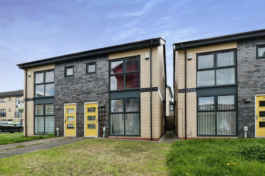 2 bed terraced house for sale in 18 Needlers Way, Kingston Upon Hull ...