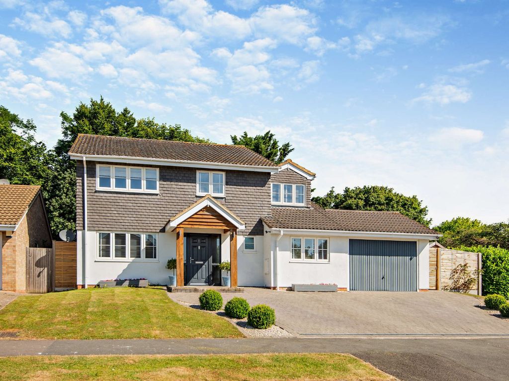 4 bed detached house for sale in Lordsfield Gardens, Overton ...