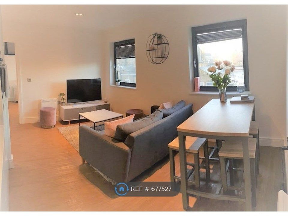 2 bed flat to rent in Red Lion Square, London SW18, £2,500 pcm - Zoopla