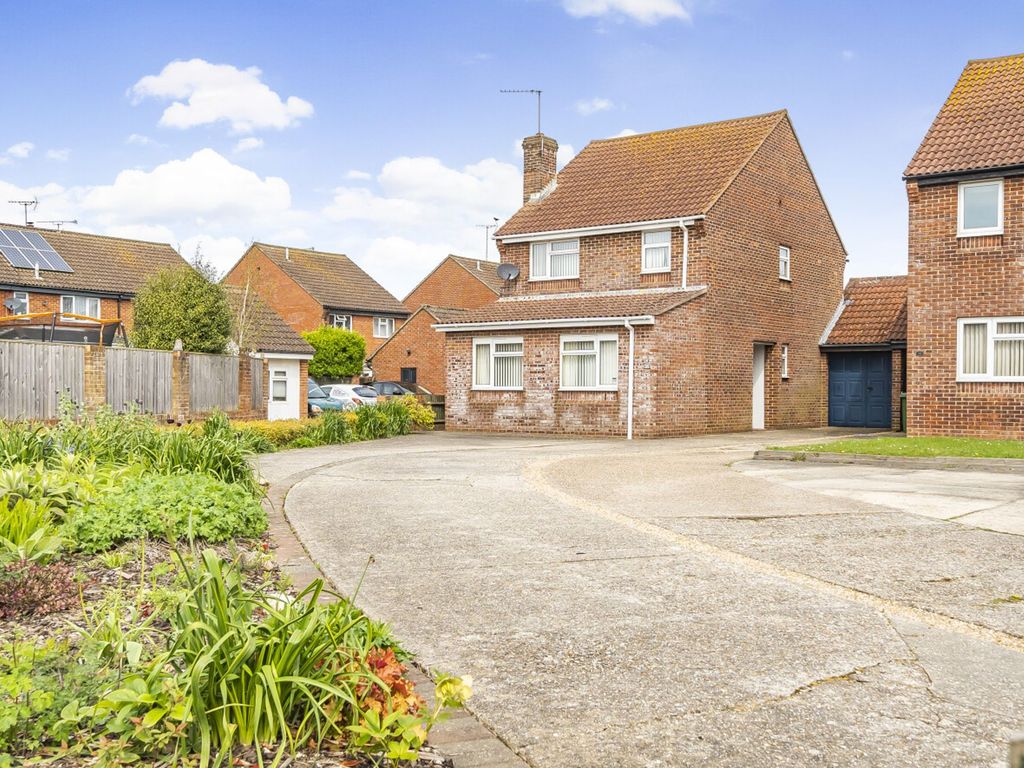 4 bed link detached house for sale in Priestley Way, Middleton-On-Sea ...