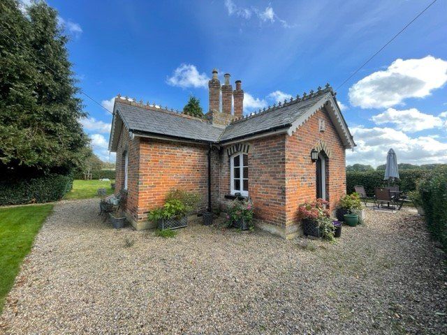 3 bed bungalow to rent in Farleigh Lane, Dummer, Basingstoke, Hampshire ...