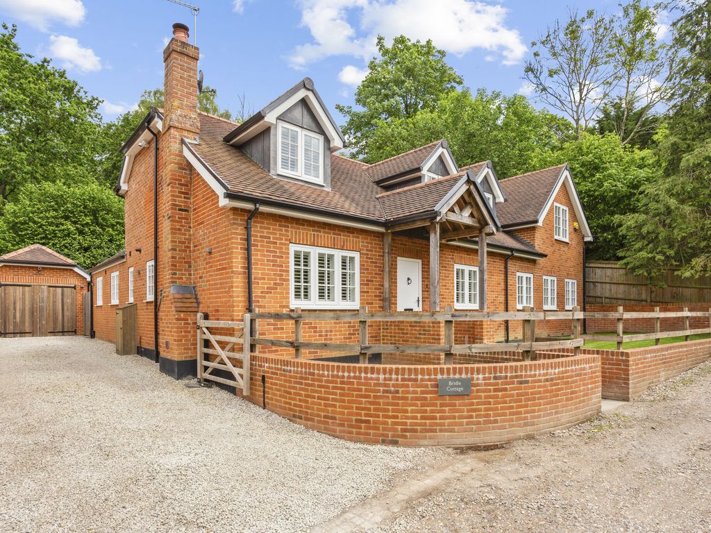 4 bed detached house for sale in Bridle Path, Farnham GU10, £1,095,000 ...