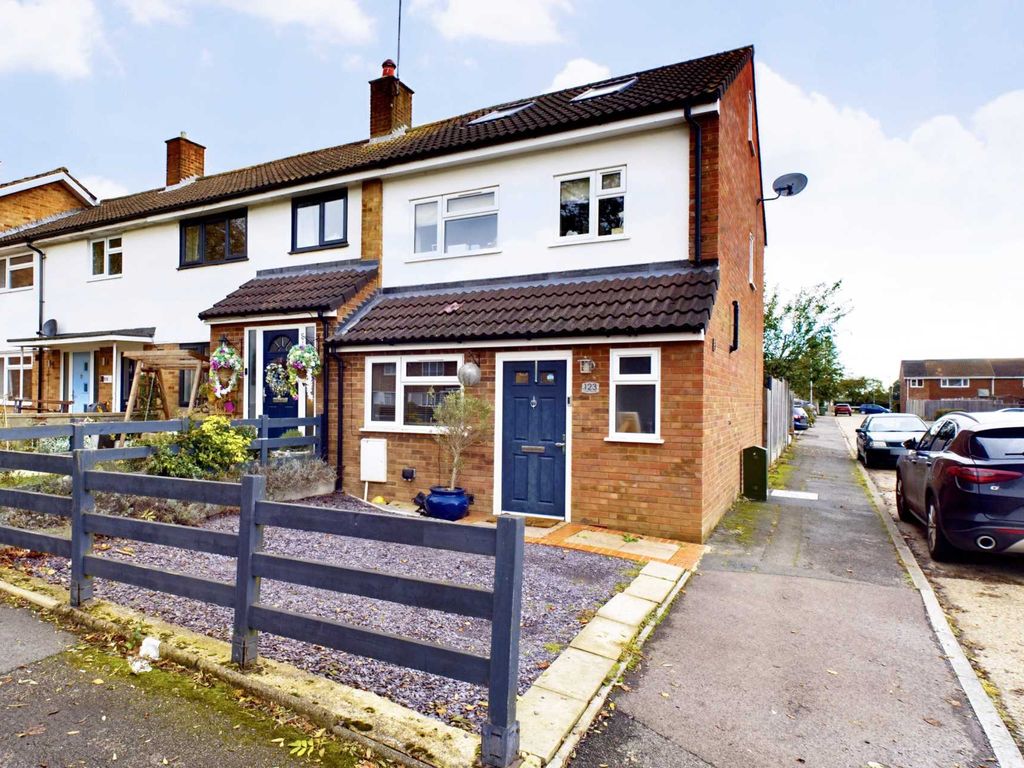 3 Bed Property For Sale In Cherry Orchard Hemel Hempstead Hp1 £