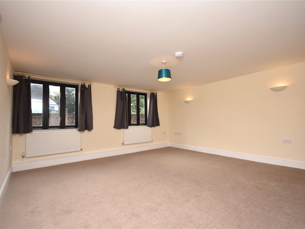 2 bed flat to rent in Dame Isabella Dodds Court, Rickfords Hills ...