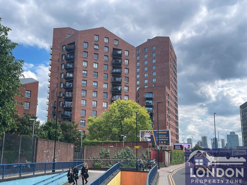 1 bed flat to rent in Gillender Street, Whitechapel, London E3, £2,050 ...