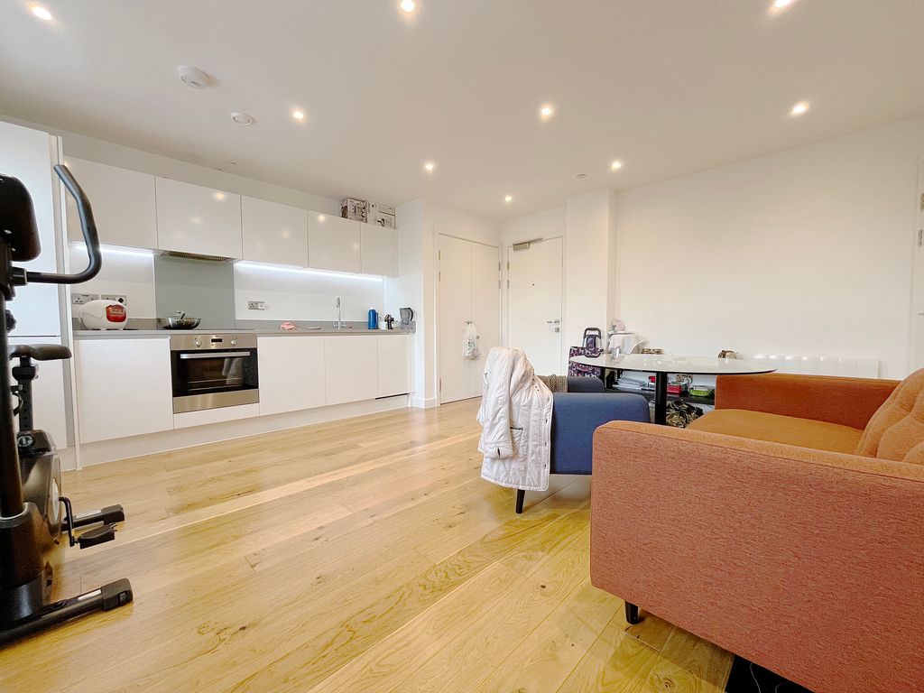 1 bed flat to rent in Dolphin Bridge House, Rockingham Road, Uxbridge ...