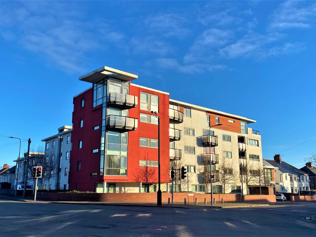 2 bed flat to rent in Pantbach Road, Rhiwbina, Cardiff CF14, £1,250 pcm ...