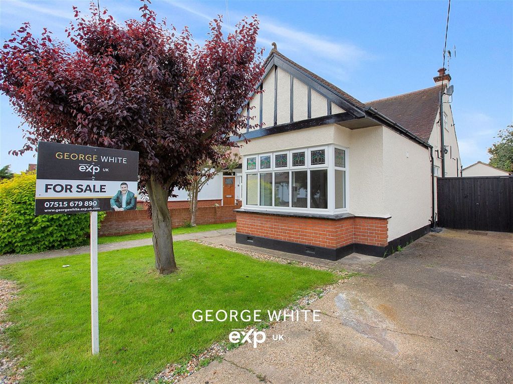 4 Bed Semi Detached House For Sale In Oak Road Rochford Ss4 £550 000