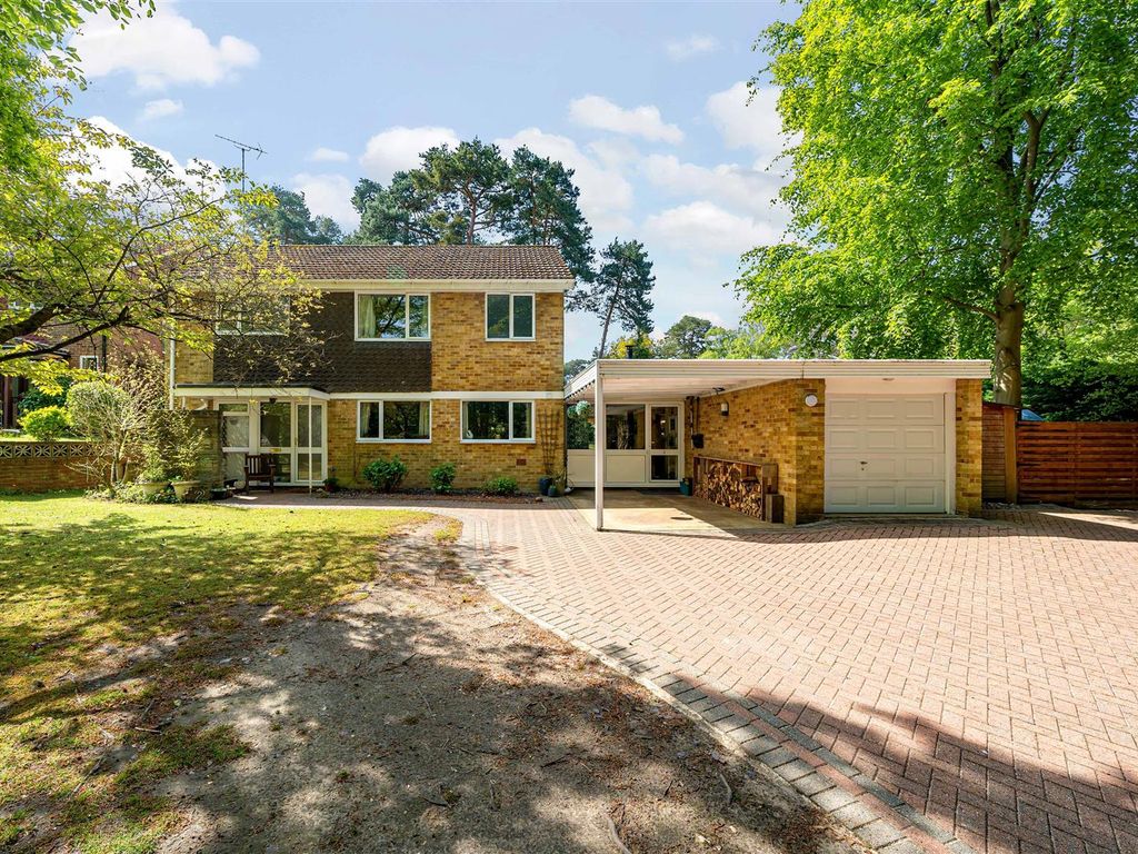 4 bed detached house for sale in Roundway Close, Camberley GU15, £ ...