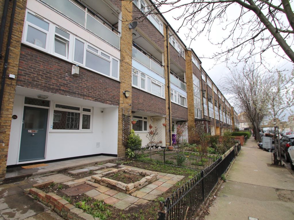 Room to rent in Portelet Road, Stepney E1, £780 pcm - Zoopla