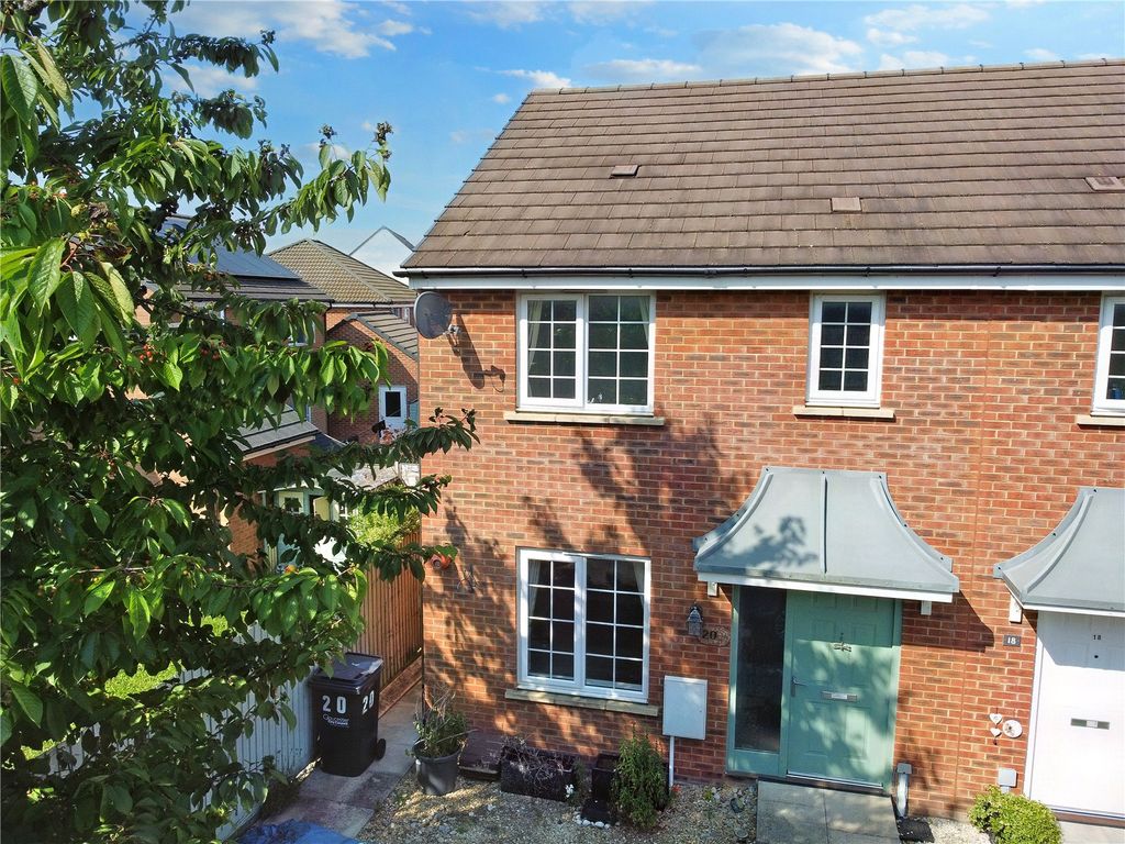 3 Bed Semi Detached House For Sale In Fauld Drive Kingsway Quedgeley