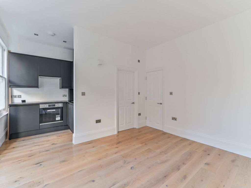 2 Bed Flat For Sale In Waldegrave Road Crystal Palace London Se19 £