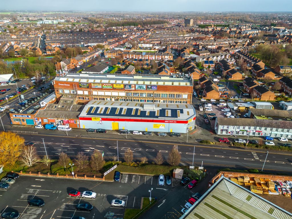 Warehouse to let in Lythgoes Lane, Warrington WA2 - Zoopla