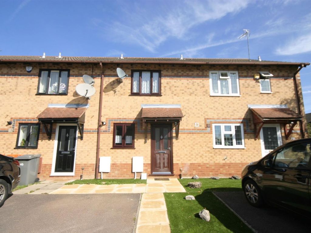 2 bed terraced house to rent in Dovedale, Luton LU2, £1,250 pcm - Zoopla
