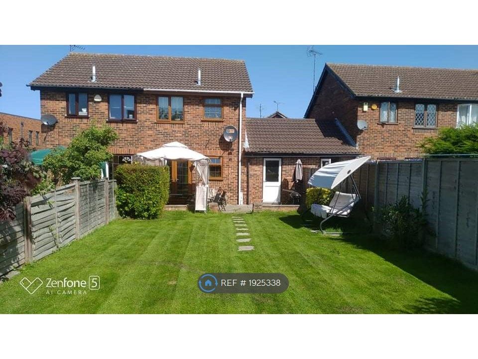 2 Bed Semi Detached House To Rent In Rudyard Close Luton Lu4 £1 250