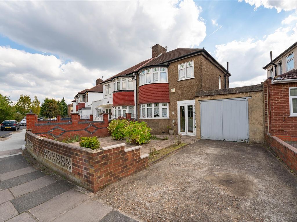 3 Bed Semi Detached House For Sale In Harvey Road Whitton Hounslow