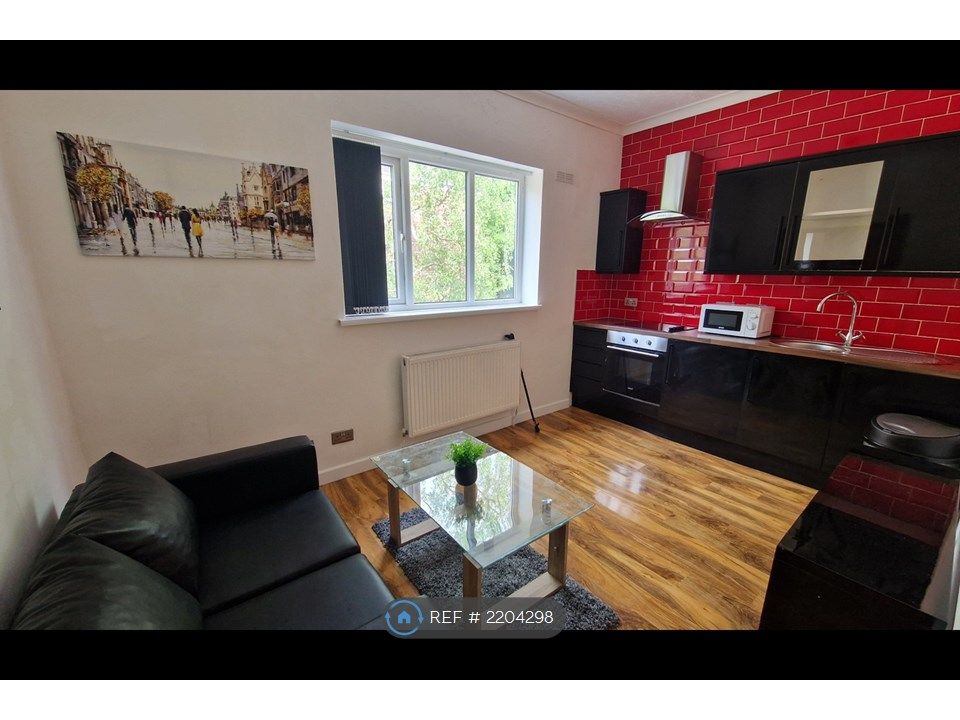 2 bed flat to rent in Polygon Road, Manchester M8, £1,195 pcm - Zoopla