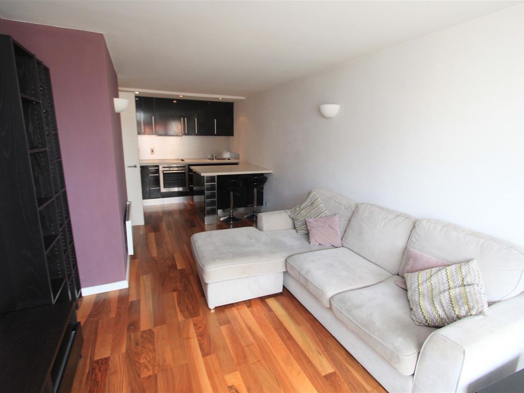 2 bed flat to rent in Riverside Way, Leeds LS1 - Zoopla