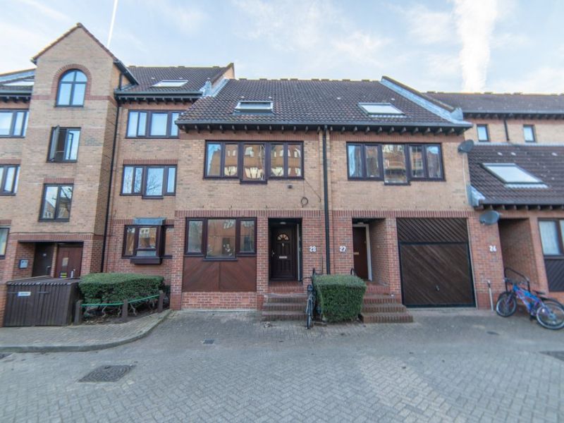 5 bed shared accommodation to rent in Leerdam Drive, London E14 - Zoopla