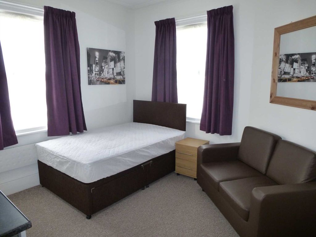 Studio to rent in Hamilton Road, Reading RG1 - Zoopla