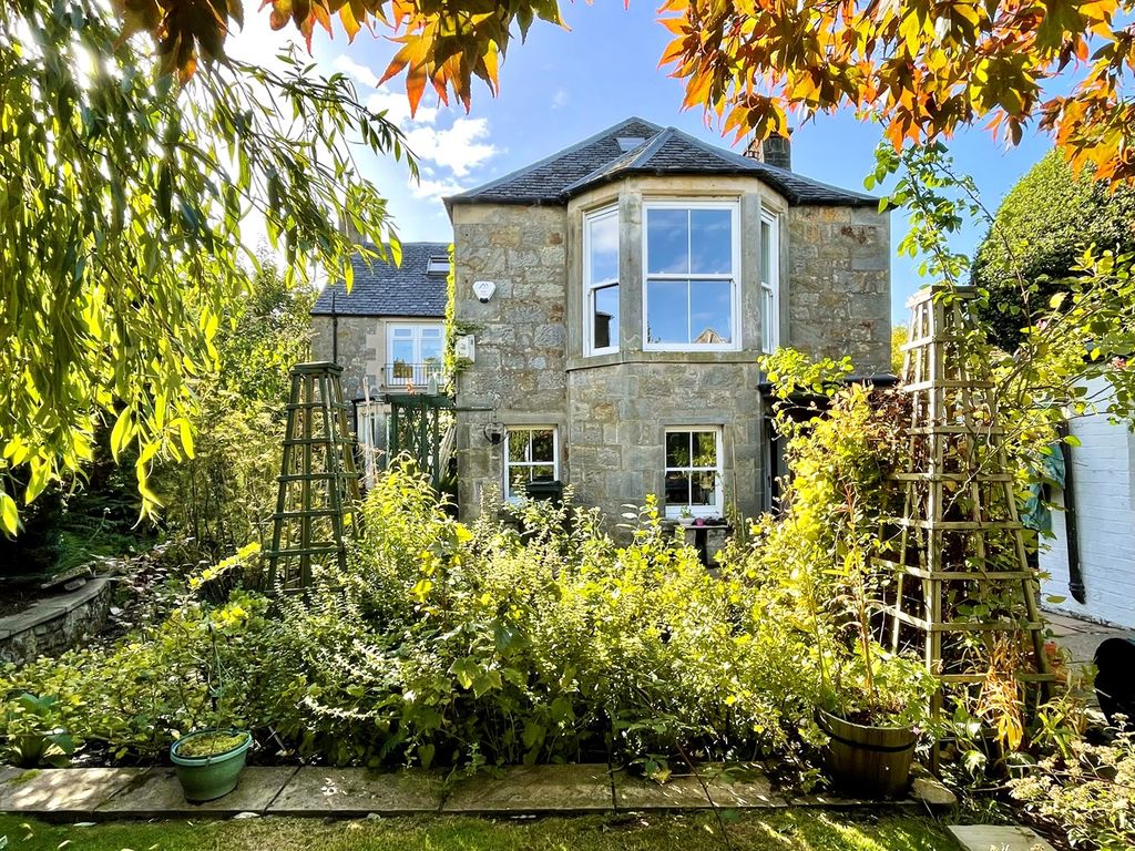 4 Bed Detached House For Sale In The Nuek 43 High Street Kinross
