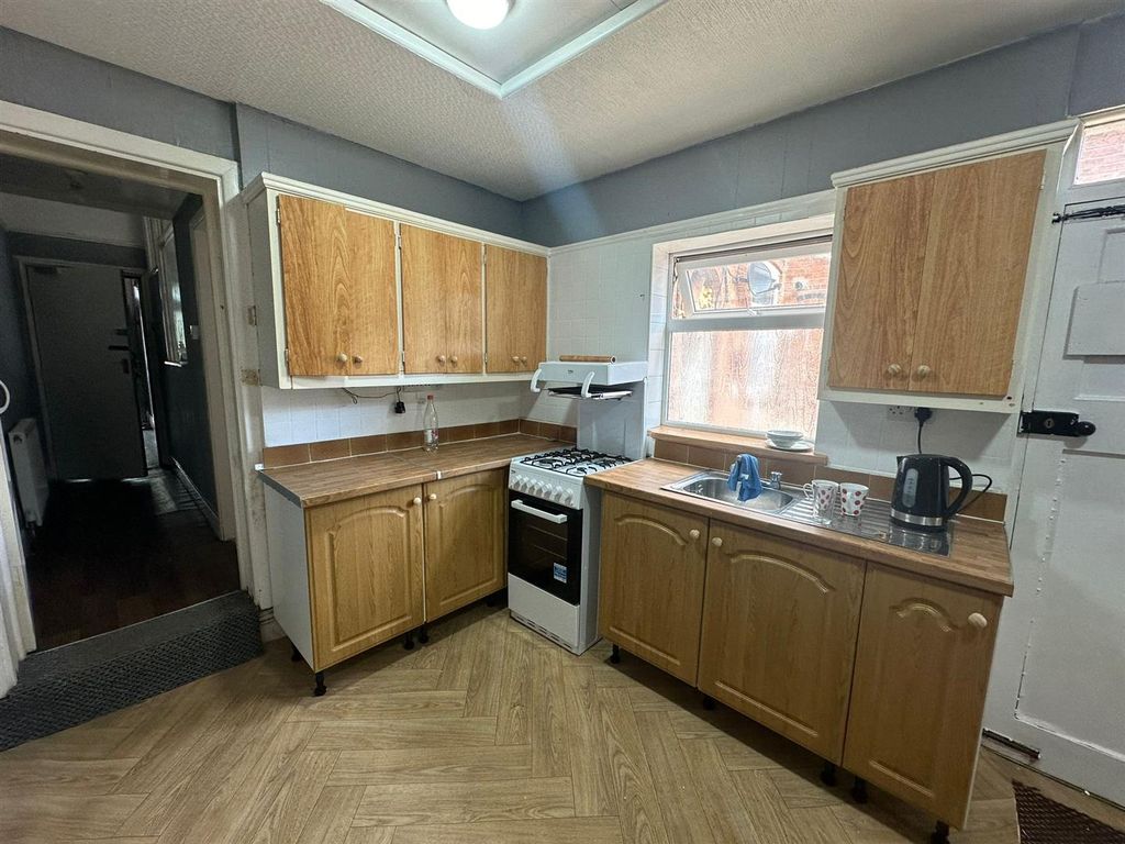 1 bed flat to rent in Broad Road, Acocks Green, Birmingham B27, £750 ...