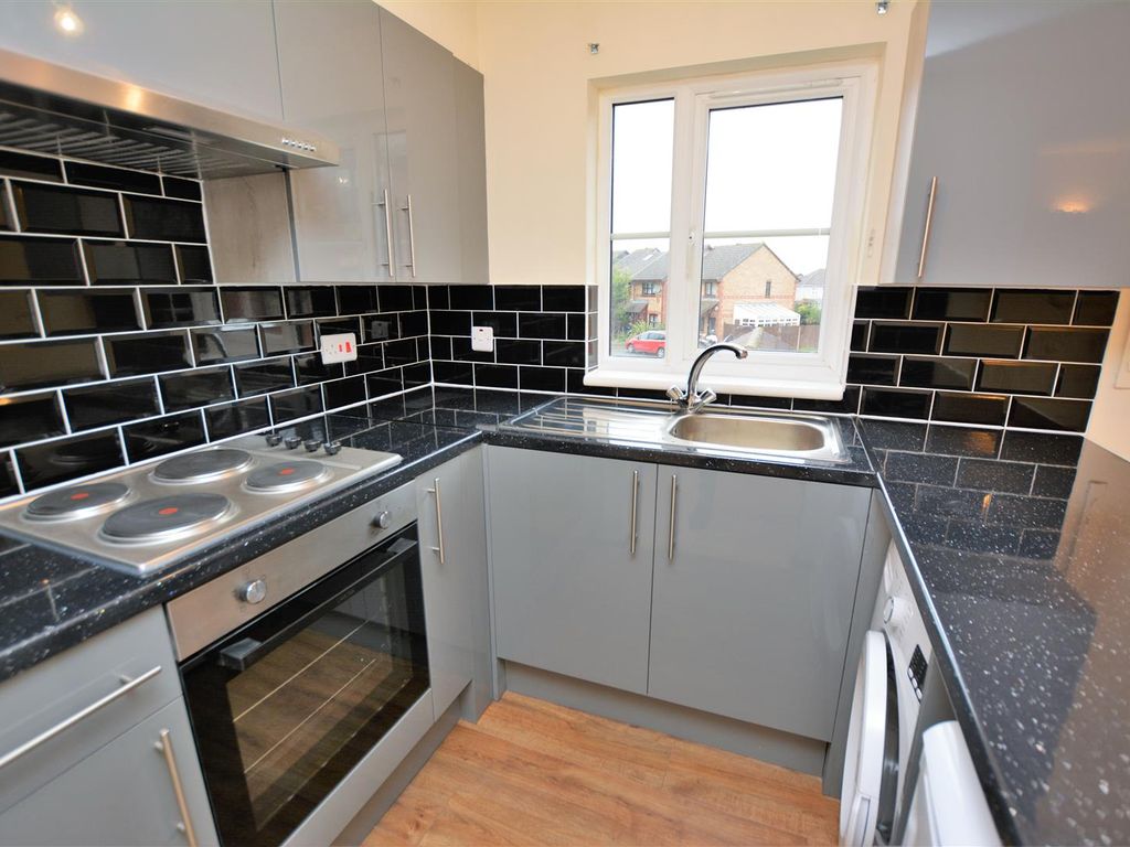1 bed flat to rent in Lowry Crescent, Mitcham CR4 - Zoopla
