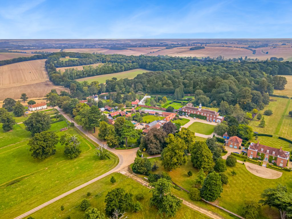 3 bed detached house for sale in Shortgrove, Saffron Walden CB11, £ ...