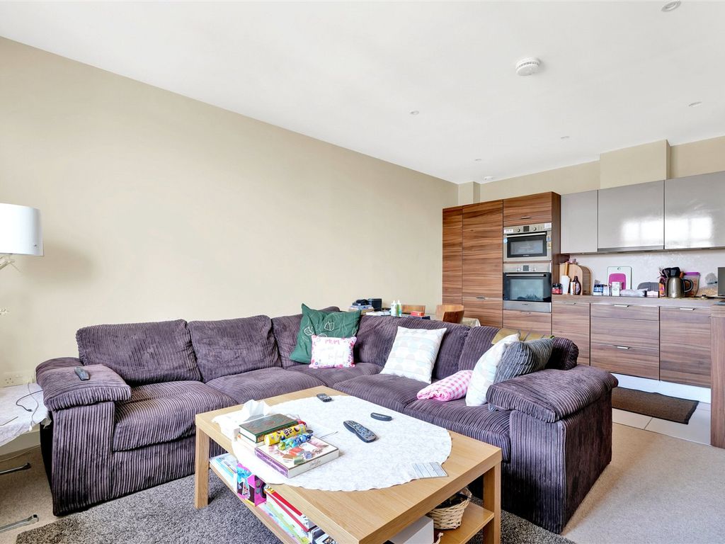 2 bed flat for sale in Bromyard House, Bromyard Avenue, London W3 - Zoopla