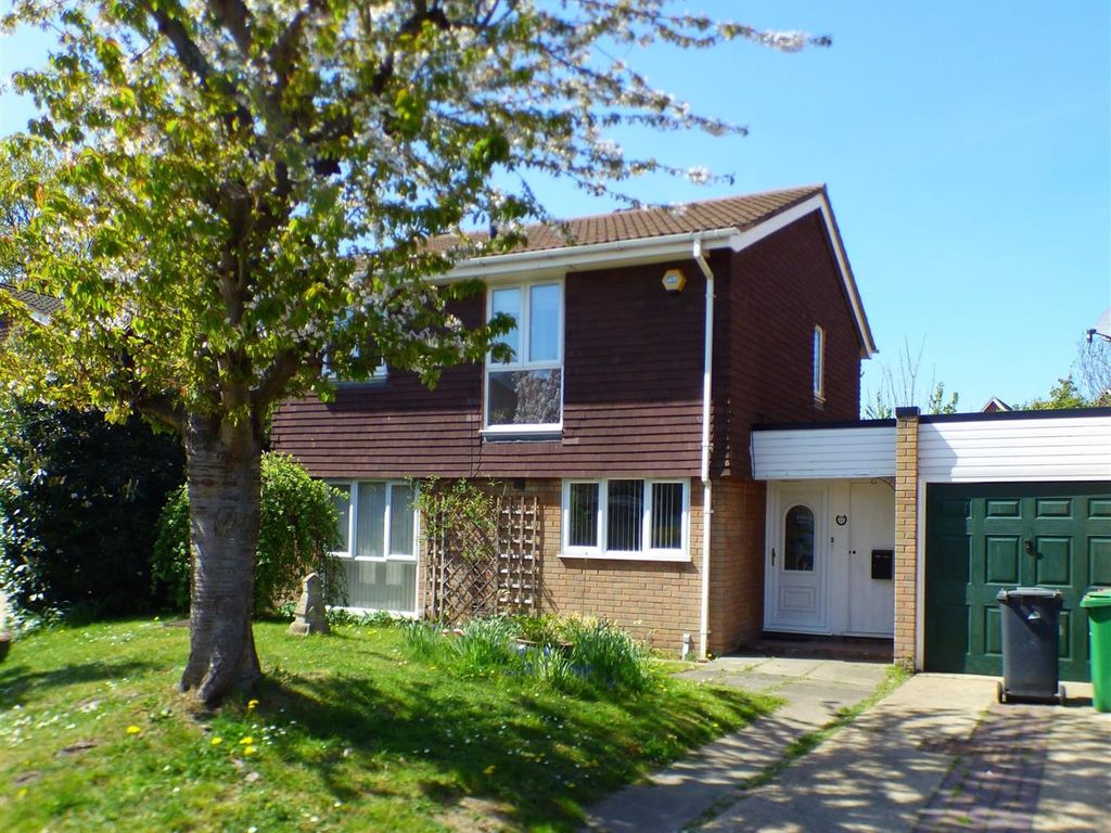 4 bed link detached house to rent in Gilmore Close, Langley, Berks SL3 ...