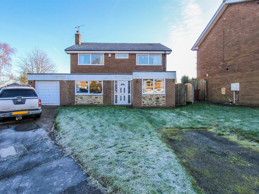 4 bed detached house for sale in Wood Mount, Overton, Wakefield WF4, £ ...