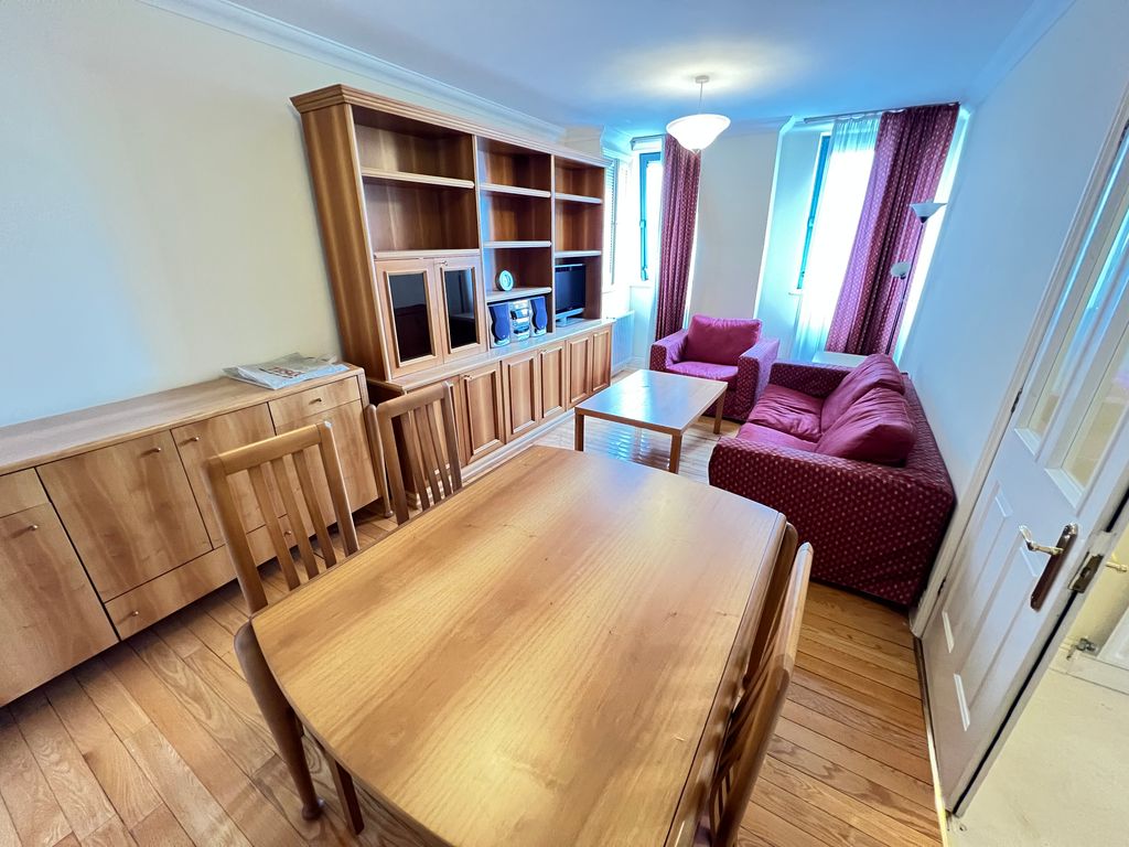 2 bed flat to rent in Shoot Up Hill, London NW2, £2,250 pcm - Zoopla