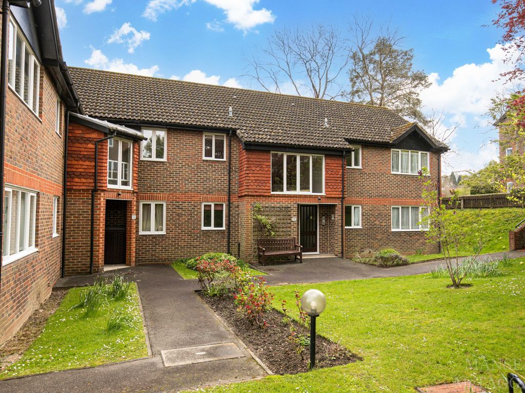 2 bed flat for sale in Hartfield Road, Oakwood Park Hartfield Road RH18 ...