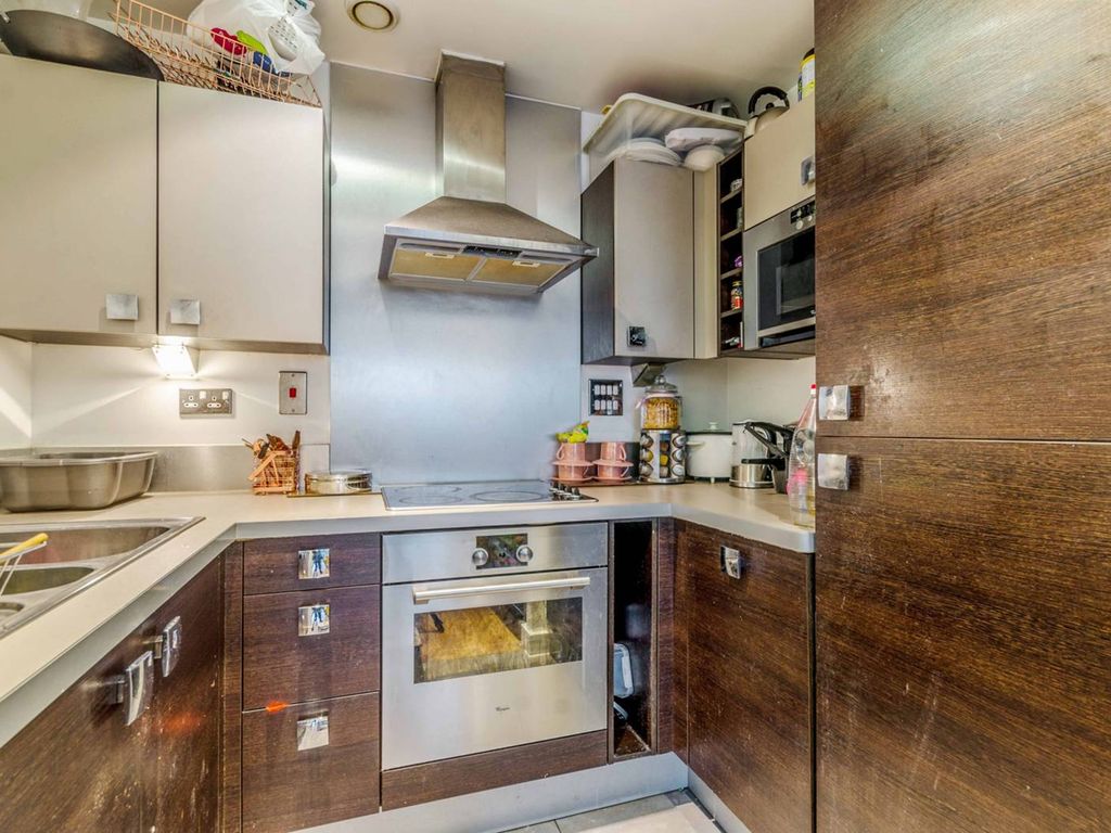 1 bed flat to rent in Elektron Tower, Canary Wharf, London E14, £1,900 ...