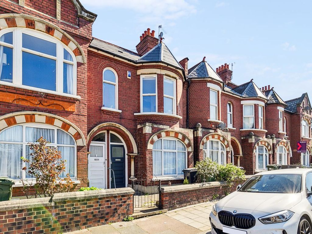 4 bed maisonette for sale in Radbourne Road, London SW12 - Zoopla