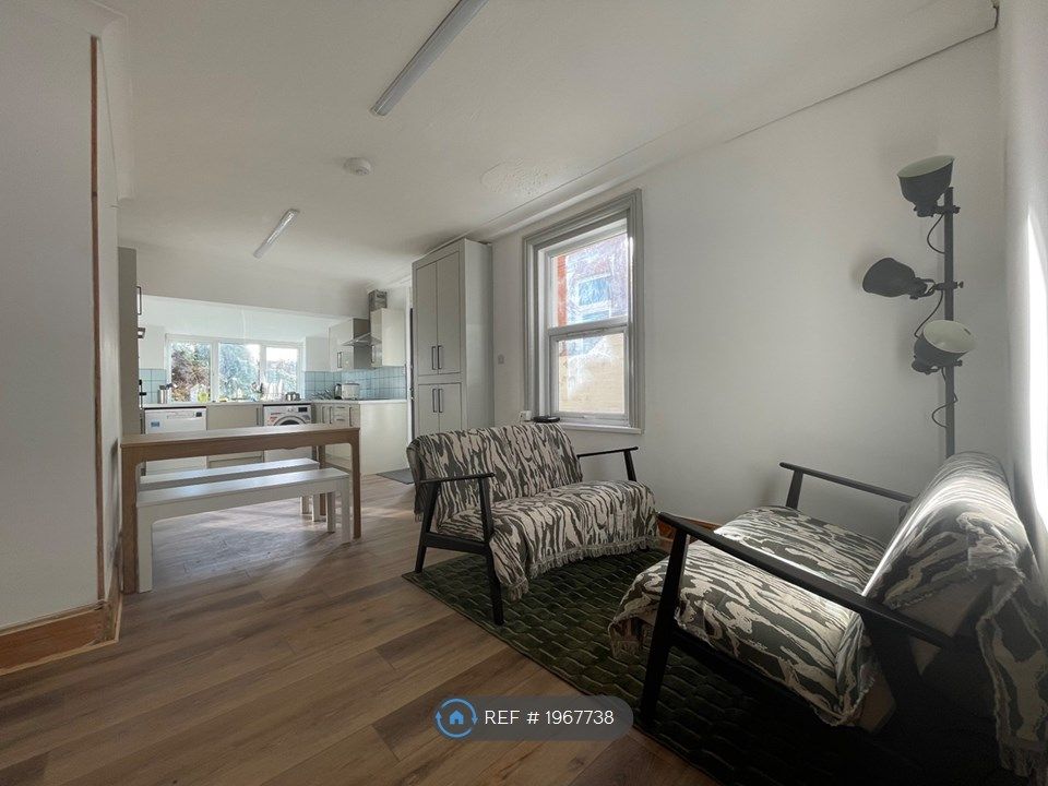 6 bed terraced house to rent in Park Road, Exeter EX1, £3,640 pcm - Zoopla