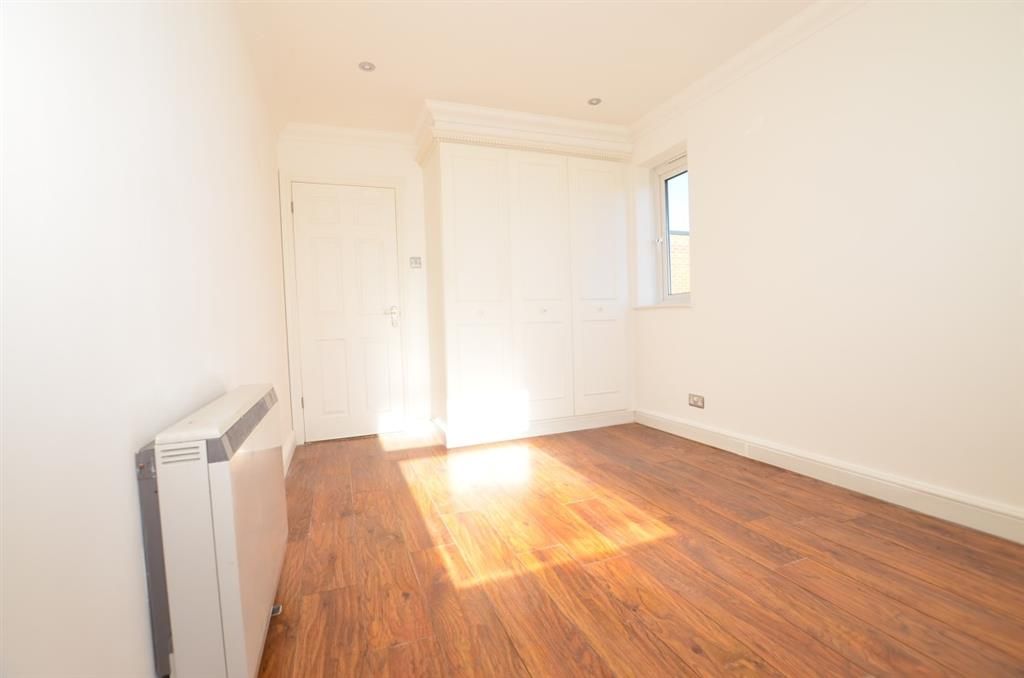 2 bed flat for sale in Halstead Close, Canterbury, Kent CT2, £160,000 ...